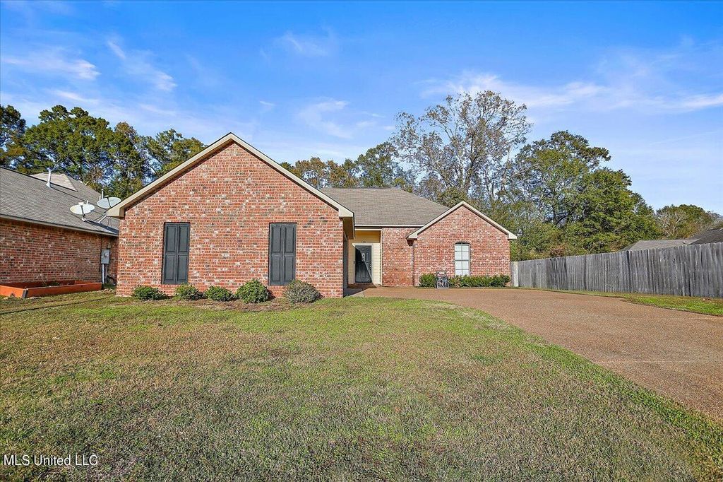 129 Garrett Dr, Terry, MS 39170 - See Est. Value, Schools & More