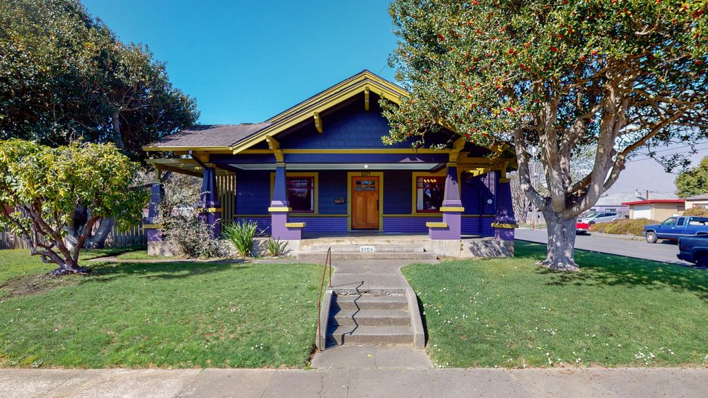 3204 S St, Eureka, CA 95503 - See Est. Value, Schools & More
