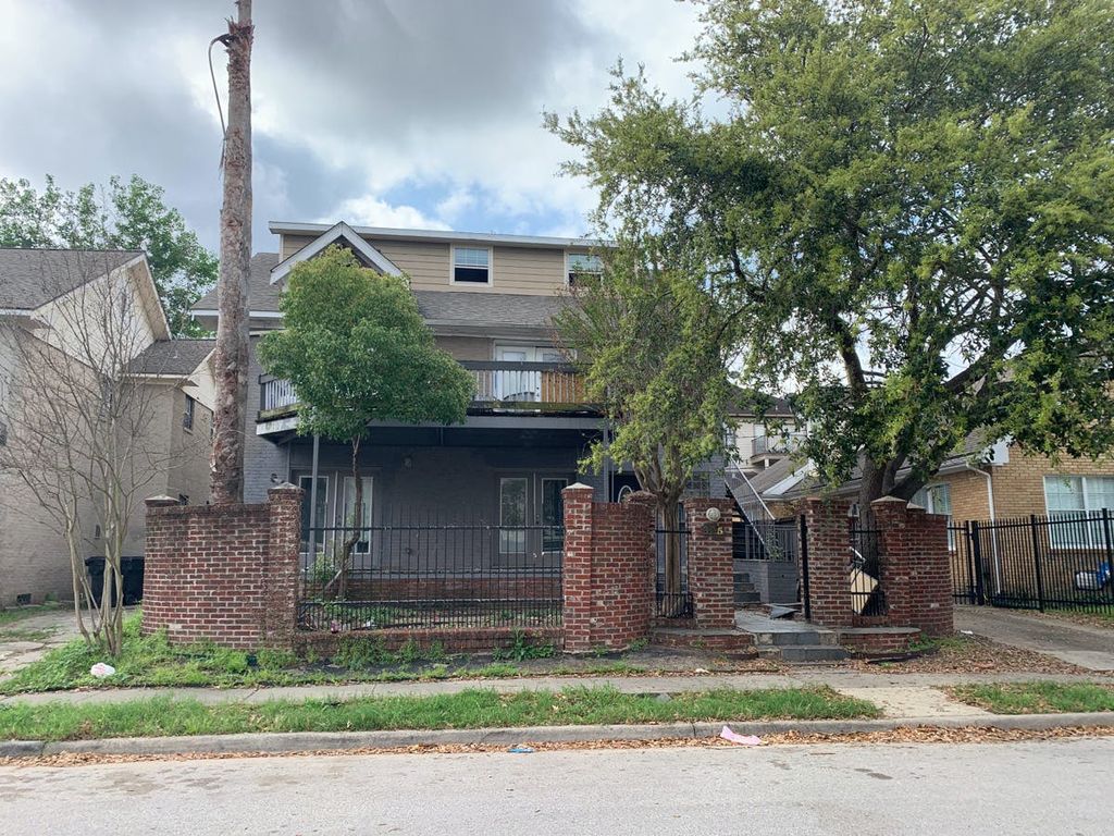 605 W Clay St, Houston, TX 77019 - See Est. Value, Schools & More