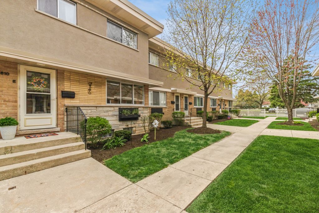 610 S Milwaukee Ave, Libertyville, IL 60048 | Trulia