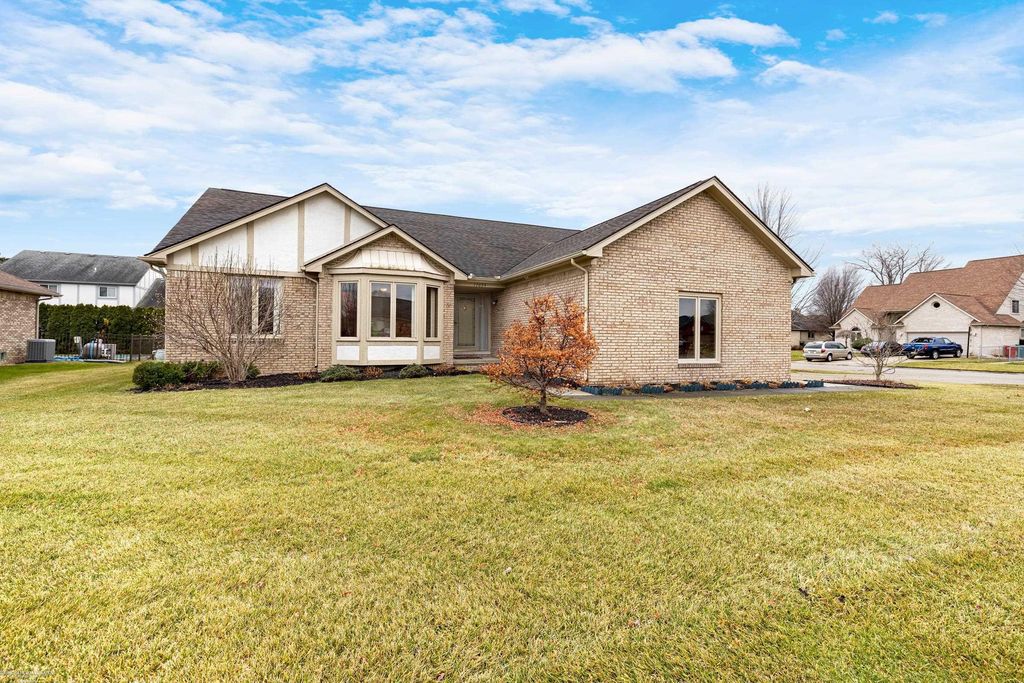 17694 Briarwood Dr, Macomb, MI 48044 - See Est. Value, Schools & More