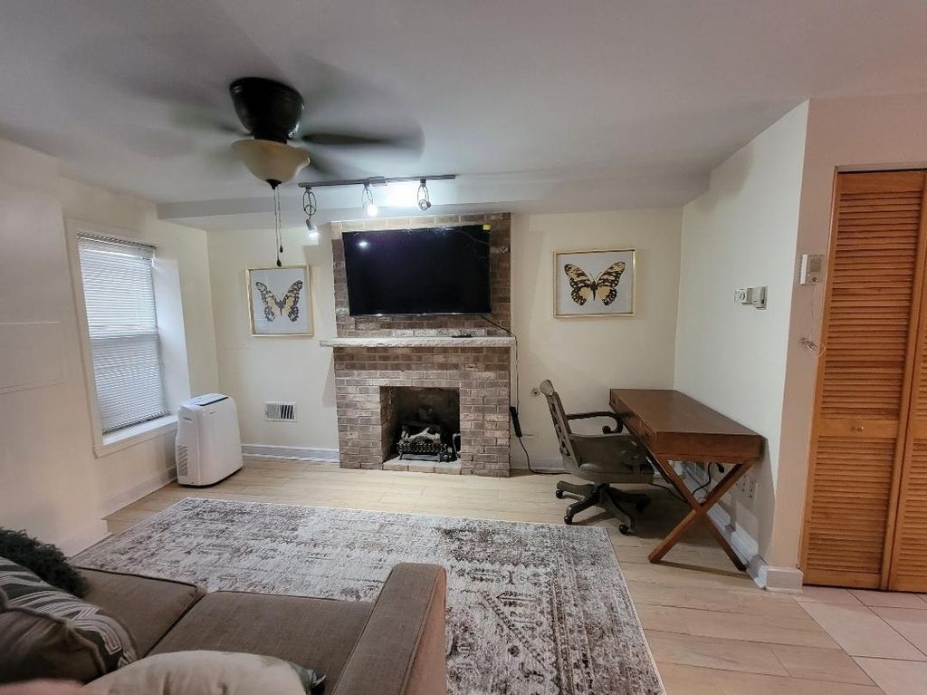 3116 S Giles Ave #1, Chicago, IL 60616 | Trulia