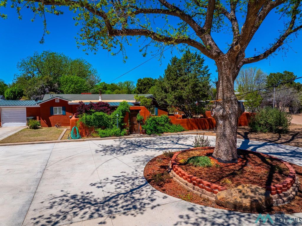 1403 & 1405 N Guadalupe St, Carlsbad, NM 88220 Single-Family Home for ...