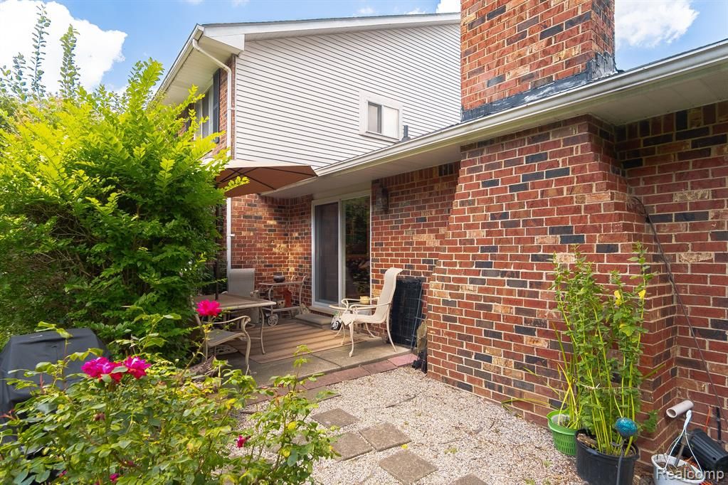 42222 Toddmark Ln, Clinton Township, MI 48038 - See Est. Value, Schools ...