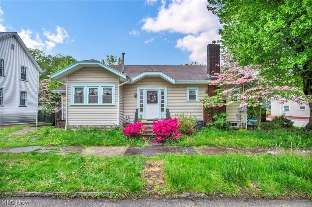 697 Franklin Ave, Salem, OH 44460 - See Est. Value, Schools & More
