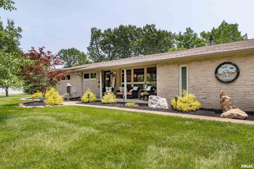 600 Vickie Ln, Herrin, IL 62948 - See Est. Value, Schools & More
