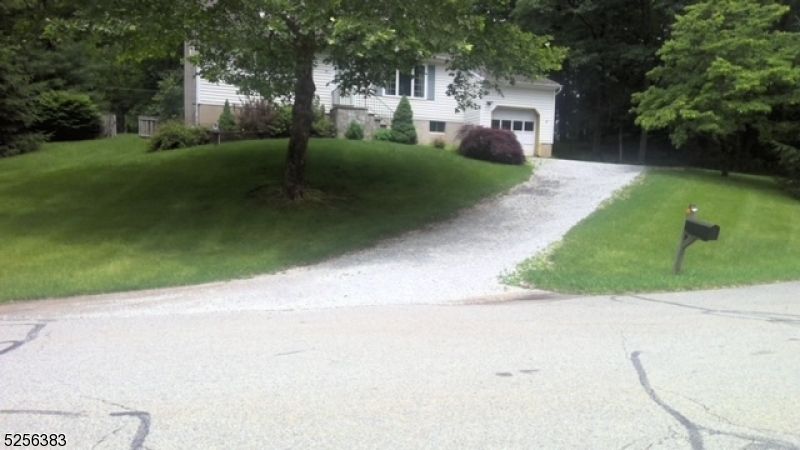 17 August Ln, Wantage, NJ 07461 - See Est. Value, Schools & More