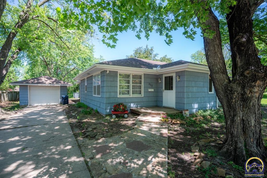 820 Prospect St, Osage City, KS 66523 - See Est. Value, Schools & More