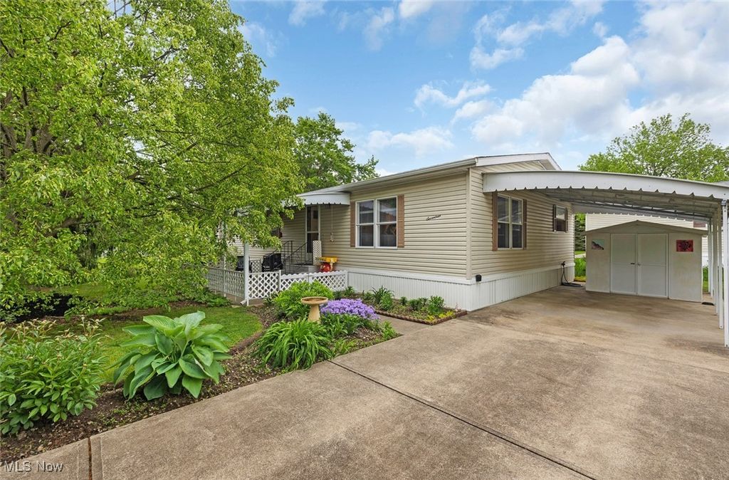 17 Oak Dr, Olmsted Falls, OH 44138 - See Est. Value, Schools & More