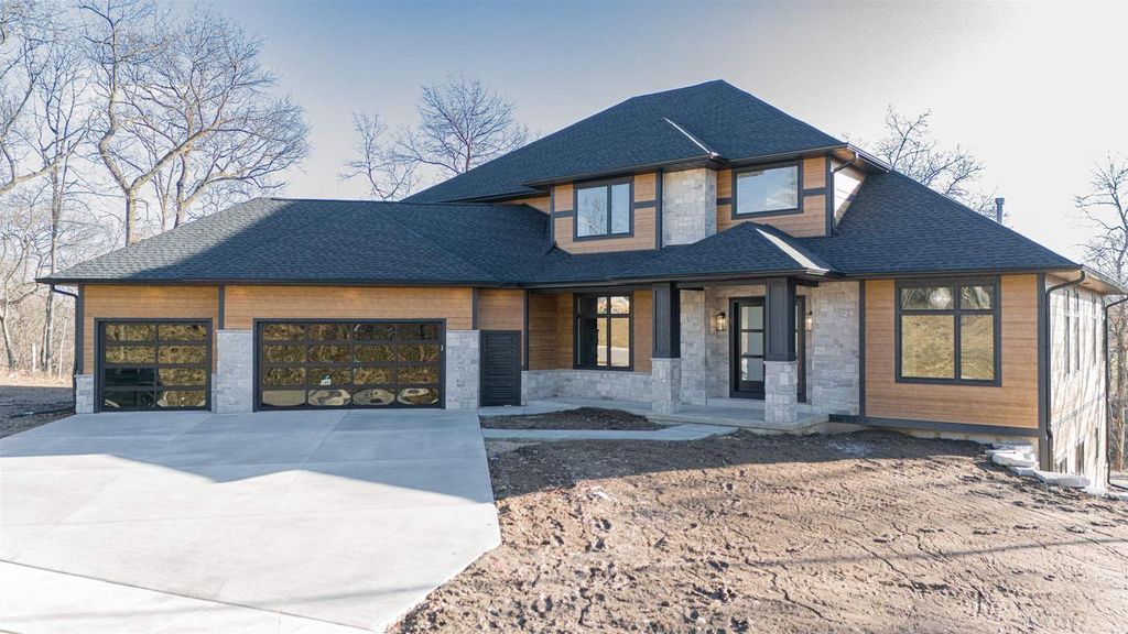 2741 Greenway Circle, Janesville, WI 53548 - See Est. Value, Schools & More