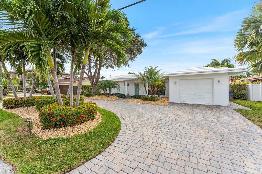 2448 SE 9th St, Pompano Beach, FL 33062 - See Est. Value, Schools & More