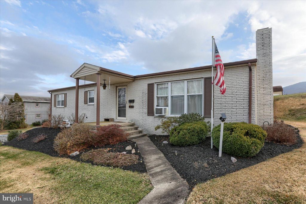 515 S Market St, Millersburg, PA 17061 - See Est. Value, Schools & More