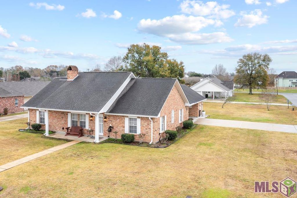 38389 Oakleigh Ln, Prairieville, LA 70769 - See Est. Value, Schools & More