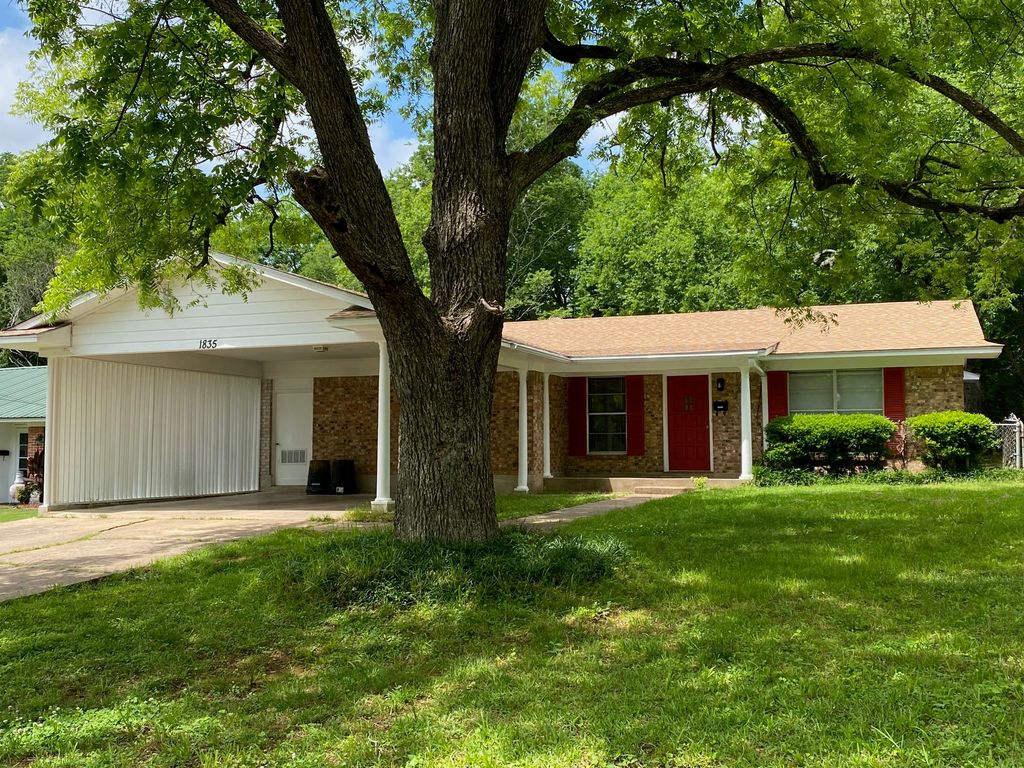 1835 Cedar St, Paris, TX 75460 - See Est. Value, Schools & More