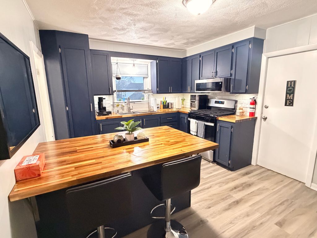 103 Greenwood St #2, Cranston, RI 02910 - See Est. Value, Schools & More