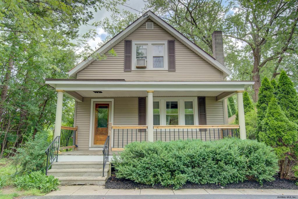 2736 Balltown Rd, Niskayuna, NY 12309 - See Est. Value, Schools & More