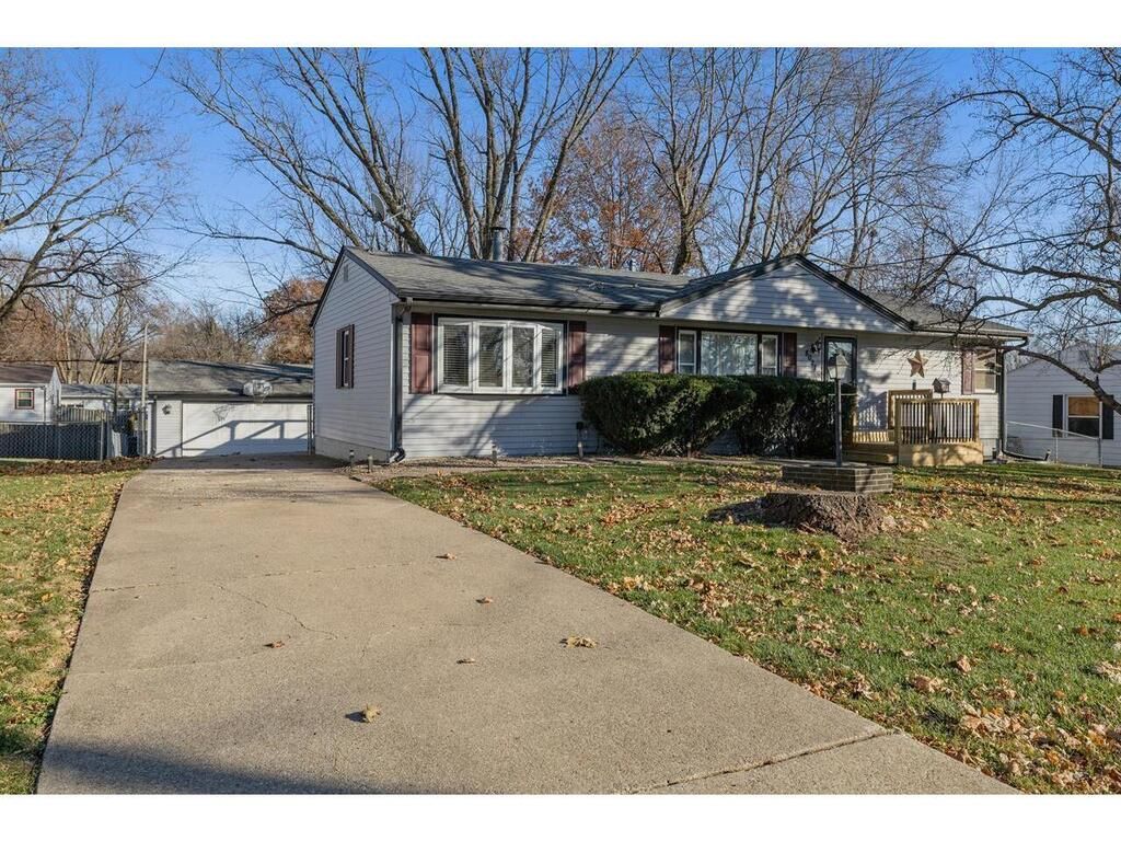 8021 Crestview Dr, Des Moines, IA 50320 | Trulia