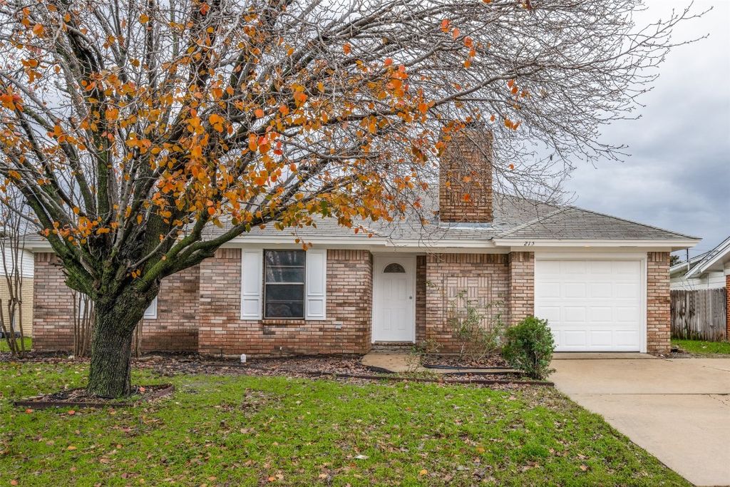 215 SW Murphy Rd, Burleson, TX 76028 - See Est. Value, Schools & More