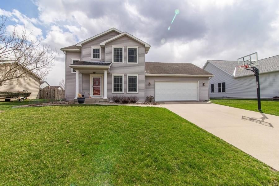 1010 Apache St, Nevada, IA 50201 - See Est. Value, Schools & More