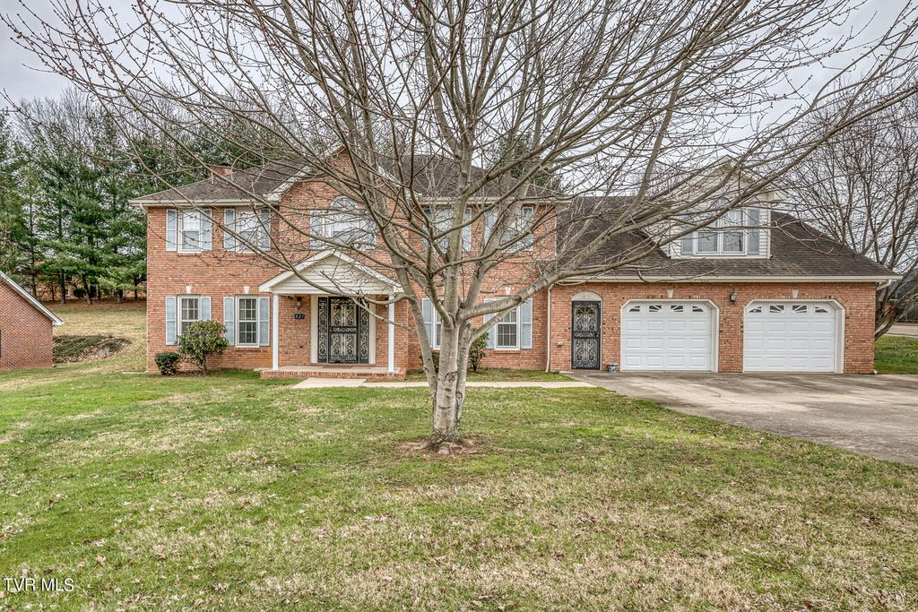 821 Regency Dr, Johnson City, TN 37604 - See Est. Value, Schools & More
