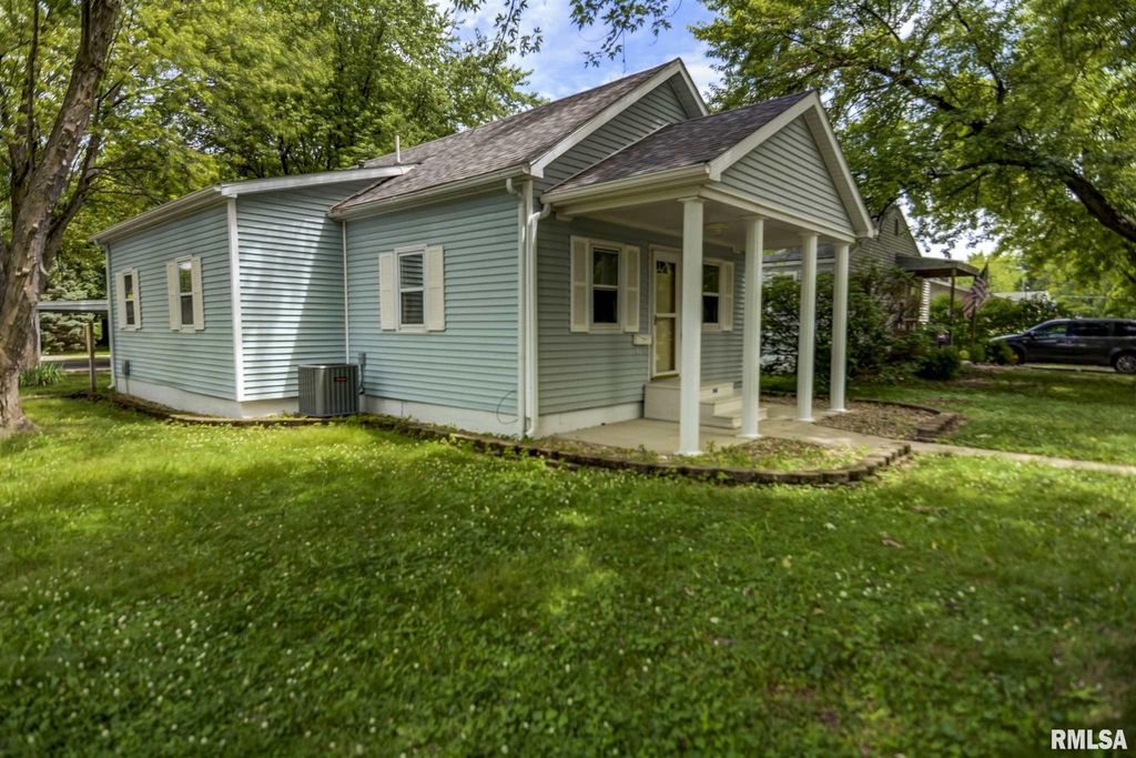 520 N Taylorville Blvd, Taylorville, IL 62568 - See Est. Value, Schools ...