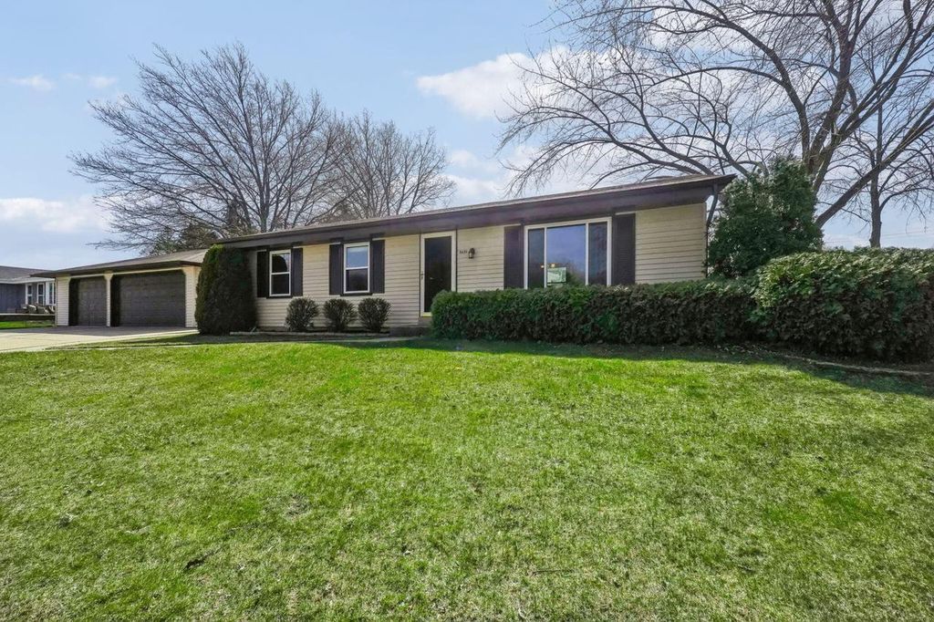 8630 South Sharon DRIVE, Oak Creek, WI 53154 - See Est. Value, Schools ...