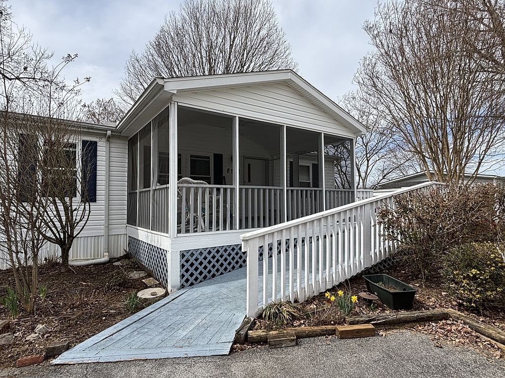 8521 Jen Rue Ln, Ooltewah, TN 37363 - See Est. Value, Schools & More