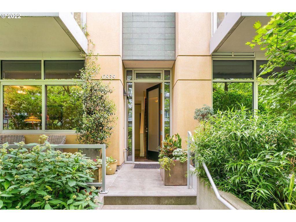 839 S Pennoyer St, Portland, OR 97239 - See Est. Value, Schools & More