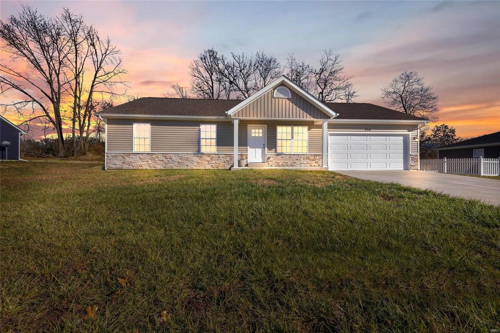 250 Village Circle Dr, Winfield, MO 63389 - See Est. Value, Schools & More