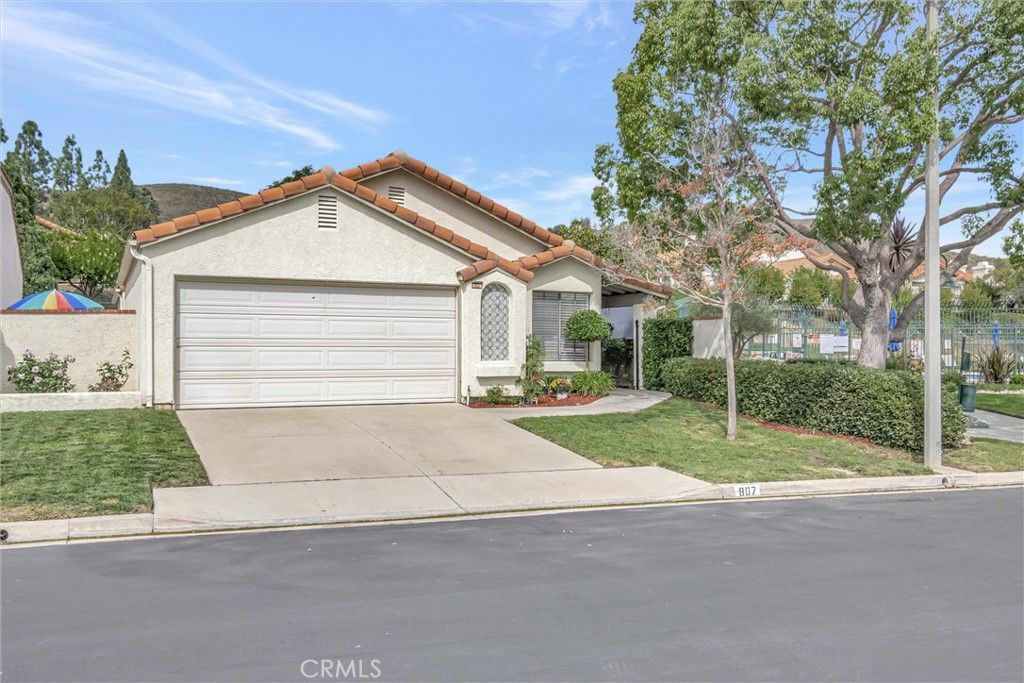 807 Links View Dr, Simi Valley, CA 93065 - See Est. Value, Schools & More