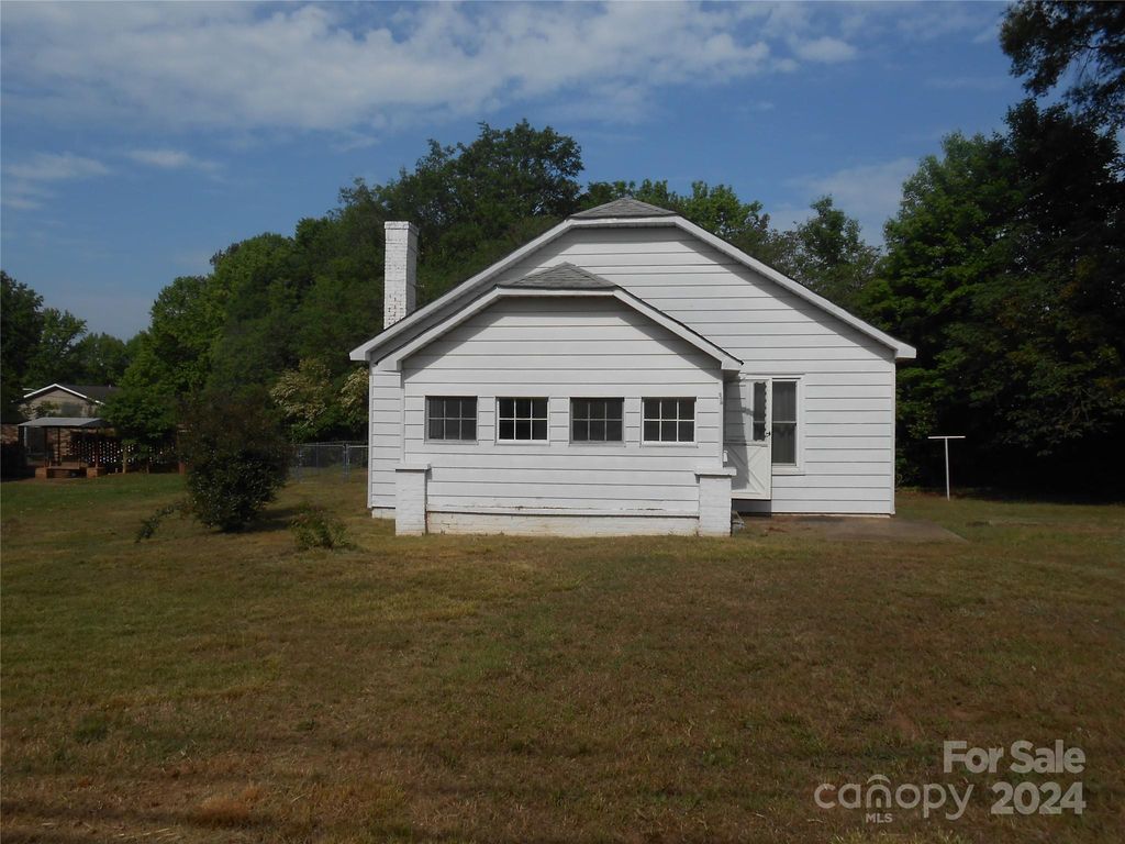407 N Cansler St, Kings Mountain, NC 28086 - See Est. Value, Schools & More
