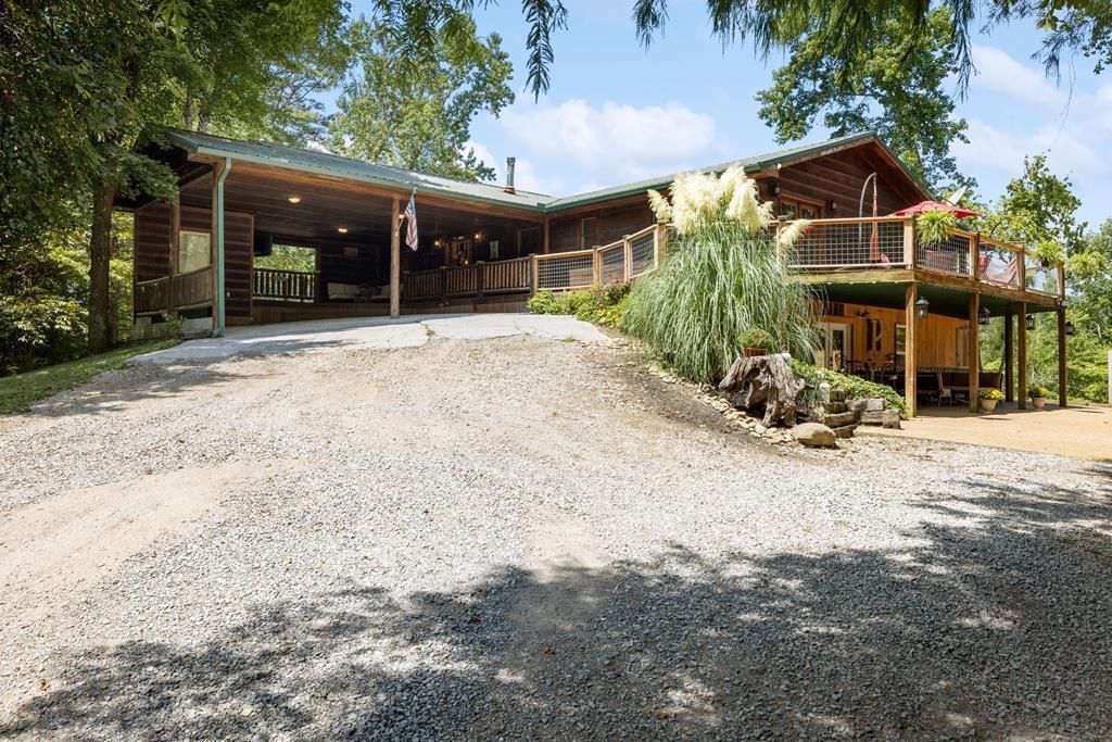 1445 Hurst Way, Sevierville, TN 37876 - See Est. Value, Schools & More