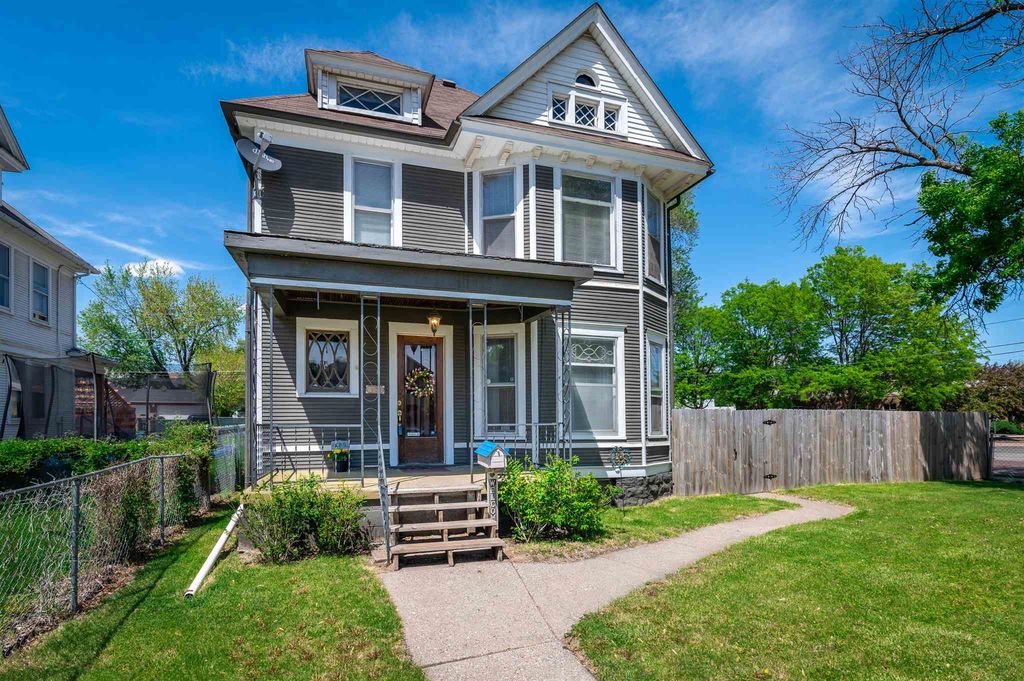 1904 W 3rd St, Davenport, IA 52802 | Trulia