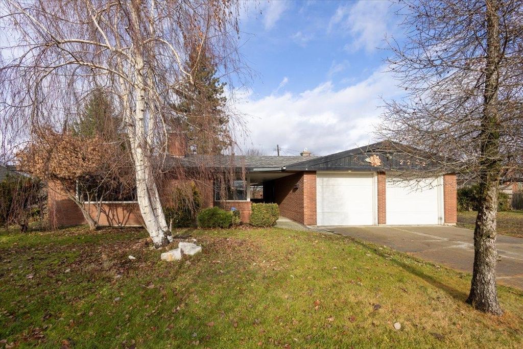 2222 W Garland Ave, Spokane, WA 99205 - See Est. Value, Schools & More