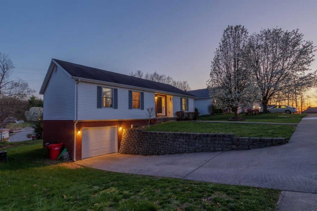 312 Briarpatch Ln, Frankfort, KY 40601 - See Est. Value, Schools & More