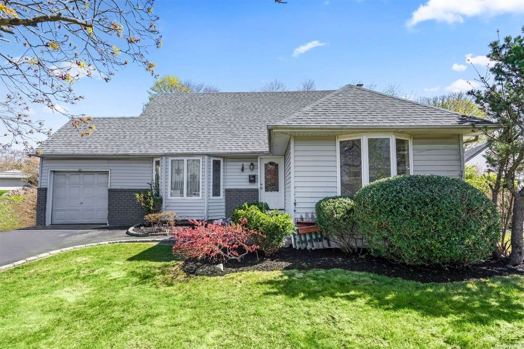 37 Pickwick Drive, Commack, NY 11725 | Trulia