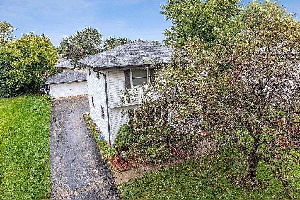 7916 West Mill ROAD, Milwaukee, WI 53218 - See Est. Value, Schools & More