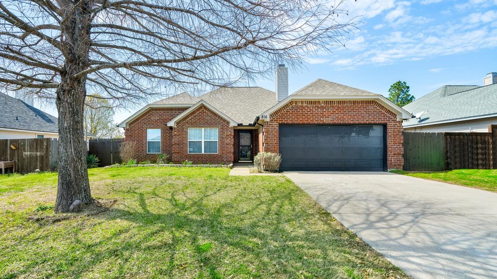 816 Meadowview Ct, Aubrey, TX 76227 - See Est. Value, Schools & More