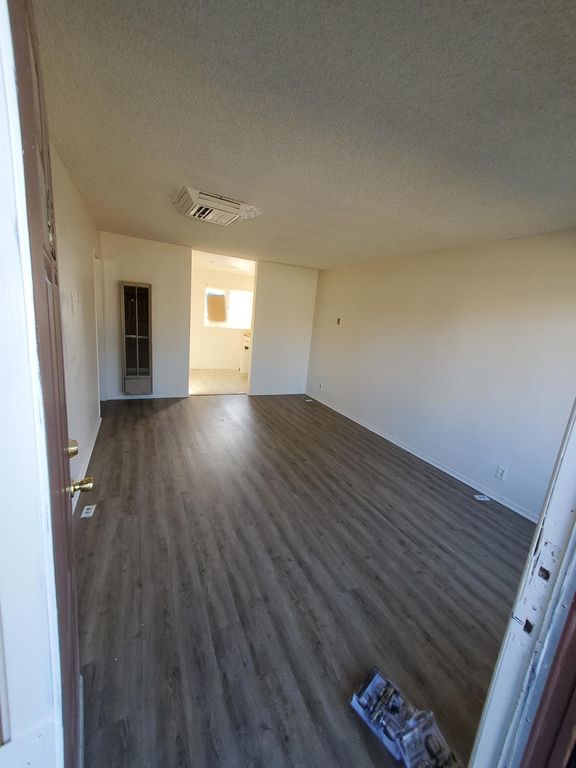 468 E Lancaster Blvd, Lancaster, CA 93535 - See Est. Value, Schools & More