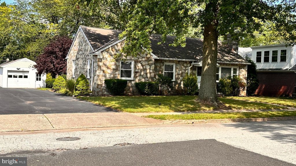 1027 York Ave, Lansdale, PA 19446 - See Est. Value, Schools & More