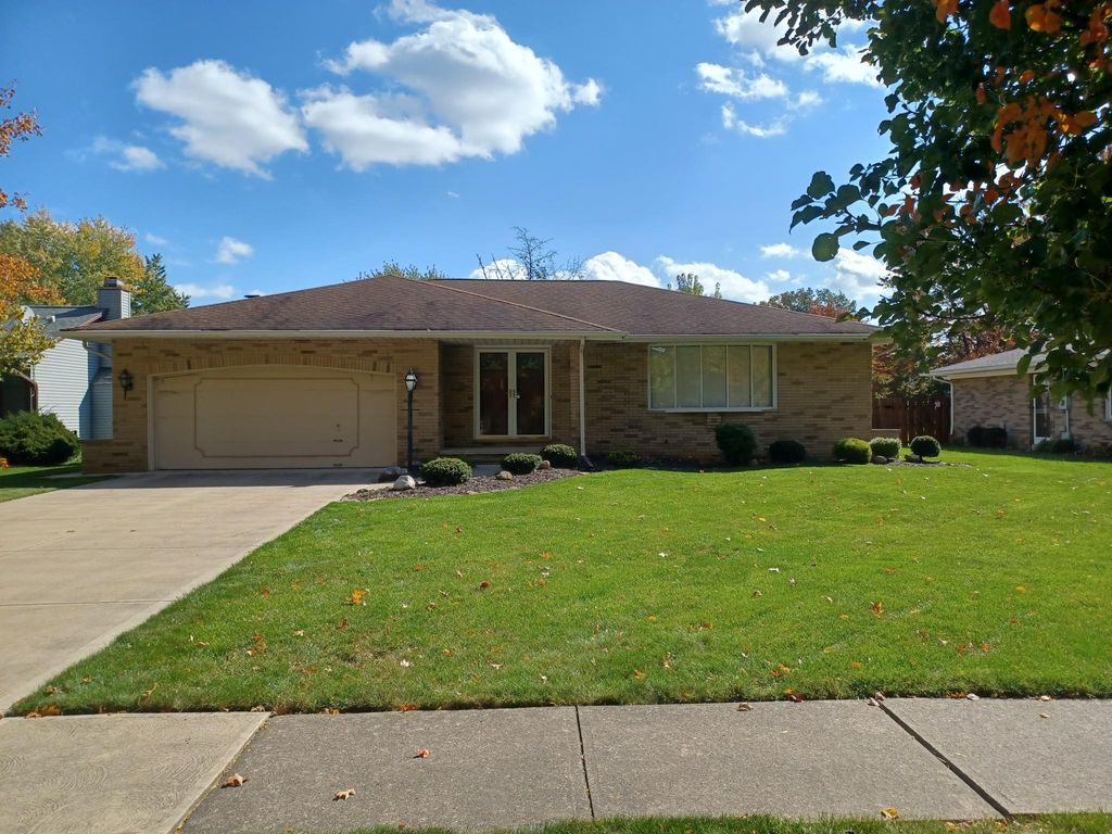6777 Wood Creek Dr, Cleveland, OH 44130 - See Est. Value, Schools & More