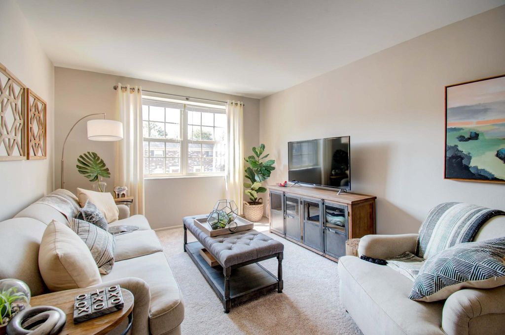 2555 Shore Line Ln, Columbus, OH 43221 - See Est. Value, Schools & More