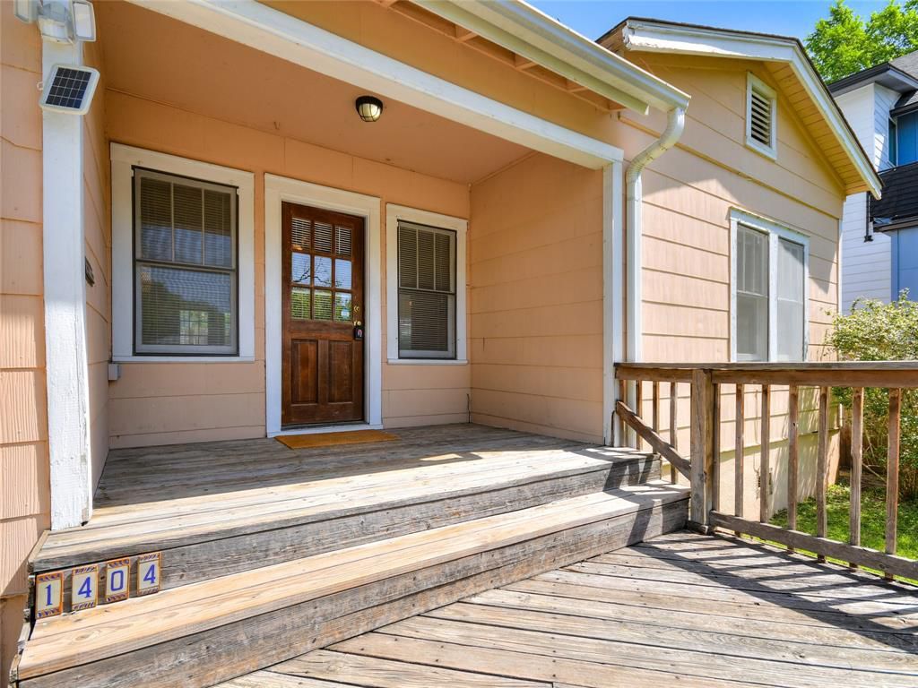 1404 E 34th St, Austin, TX 78722 - See Est. Value, Schools & More