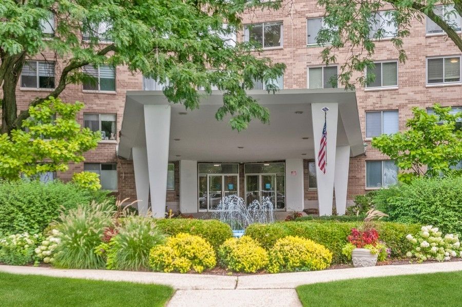 7141 N Kedzie Ave #804, Chicago, IL 60645 - See Est. Value, Schools & More