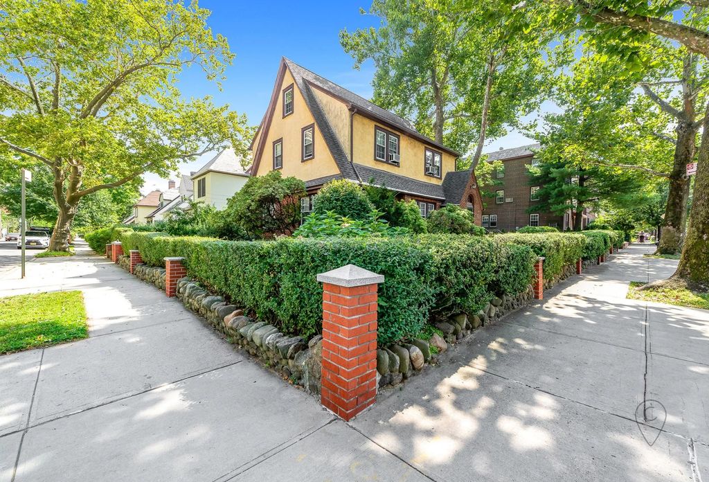 6902 Kessel St, Forest Hills, NY 11375 - See Est. Value, Schools & More