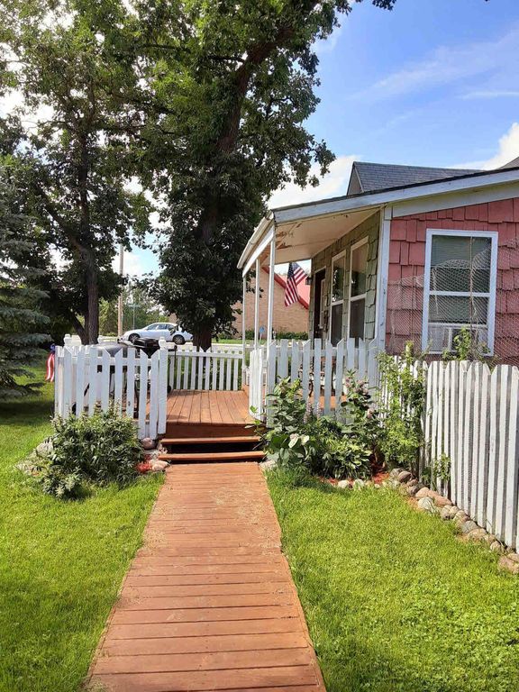 20 Main St SW, Menahga, MN 56464 | Trulia