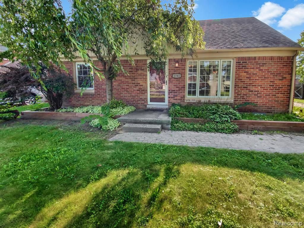 1781 Beverly Ave, Sylvan Lake, MI 48320 | Trulia