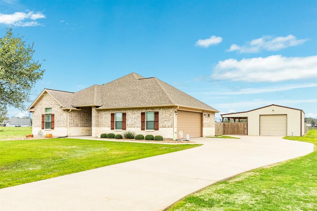 1114 Quarter Horse Trl, Angleton, TX 77515 | MLS# 67645174 | Trulia
