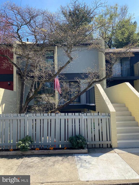 11142 Saffold Way, Reston, VA 20190 - See Est. Value, Schools & More