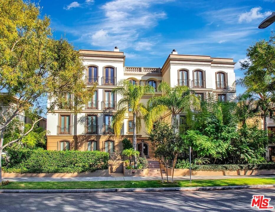 132 S Crescent Dr #401, Beverly Hills, CA 90212 | MLS# 24-431885 | Trulia